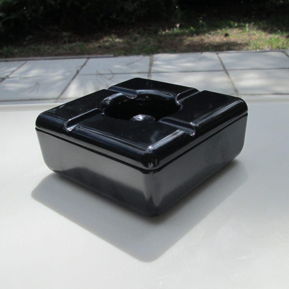 Windproof Ashtrays Archives - Ecolad Corporation - Waste & Recycling ...